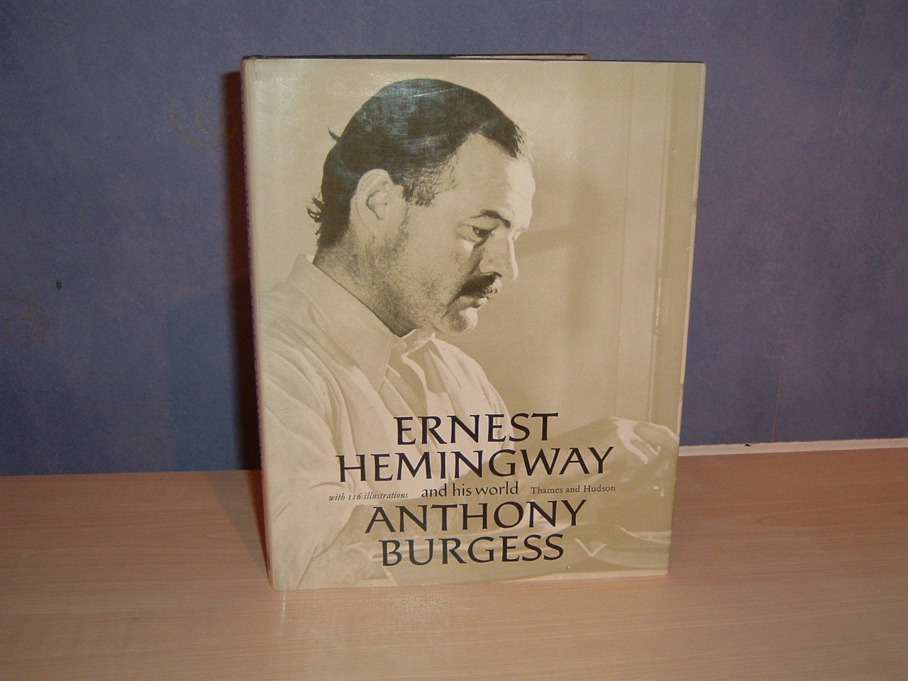 Ernest Hemingway and his world: Burgess, Anthony: 9780500130629: Amazon ...