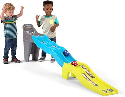 Amazon.com: Simplay3 Fast Track Downhill Raceway, Dual Racetrack for ...