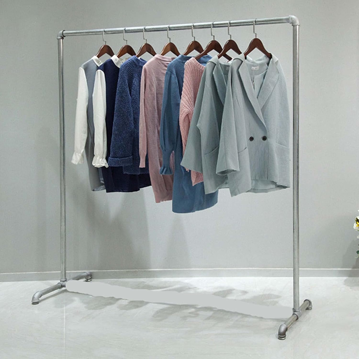 Amazon.com: Estante de exhibición de ropa, colgador de piso de tubo ...