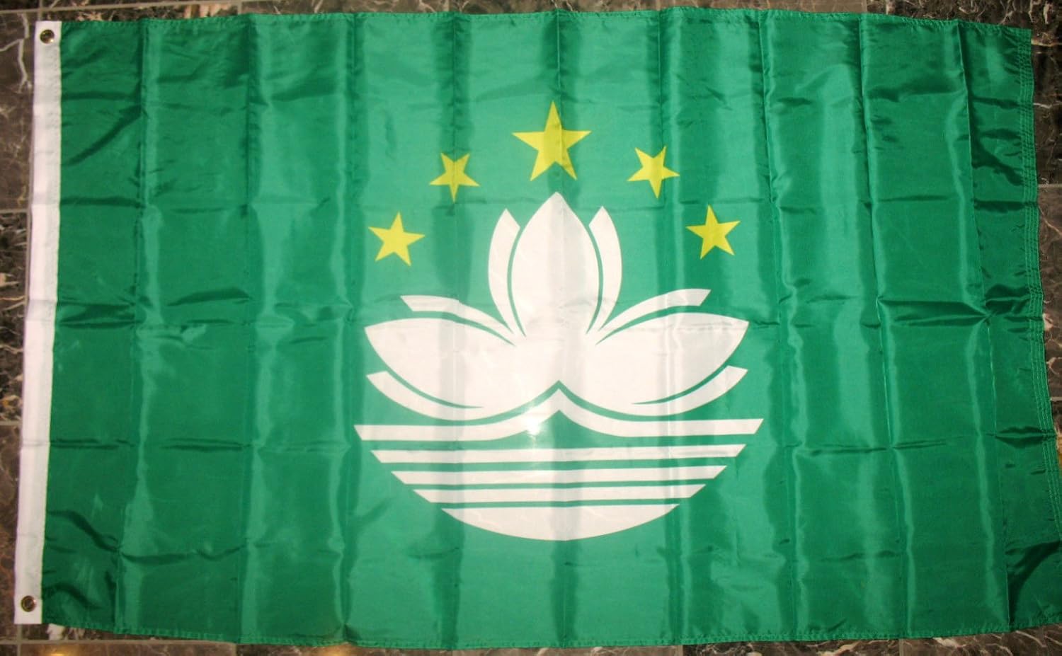 Amazon.com : Macau Flag 3'x5' Chinese Lotus Banner : Patio, Lawn & Garden