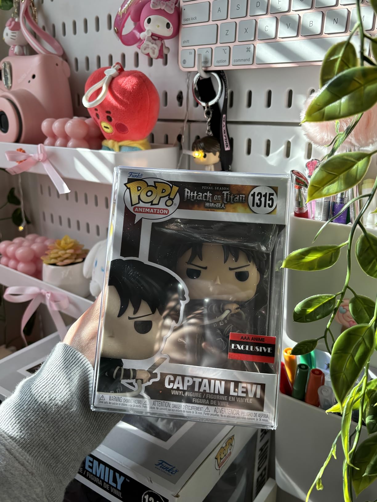 Amazon.com: Funko Pop Attack on Titan Captain Levi Ackerman (Final ...