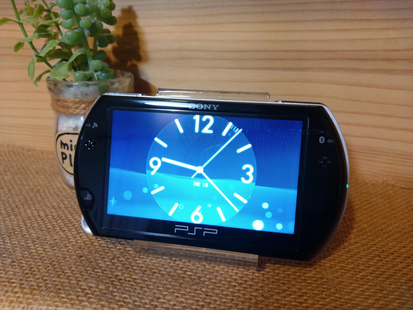 Amazon.co.jp: PSP go「プレイステーション・ポータブル go」 ピアノ・ブラック (PSP-N1000PB) : Video ...