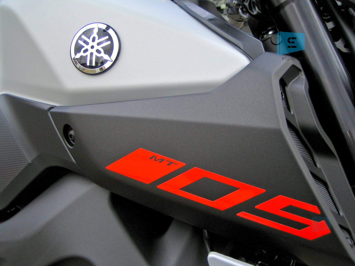 SIGN EVER Yamaha Mt 09 Logo Stickers Suitable for Bike Fz Mt 09 Tank ...
