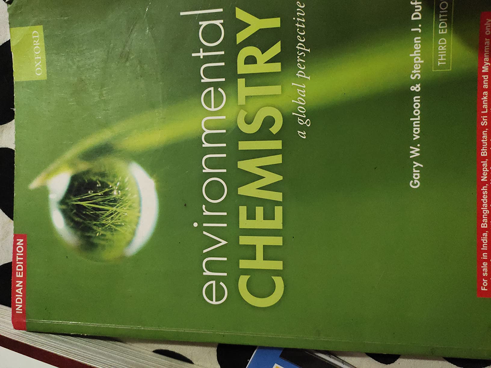 Environmental Chemistry: A Global Perspective : Duffy, Stephen J., Loon ...