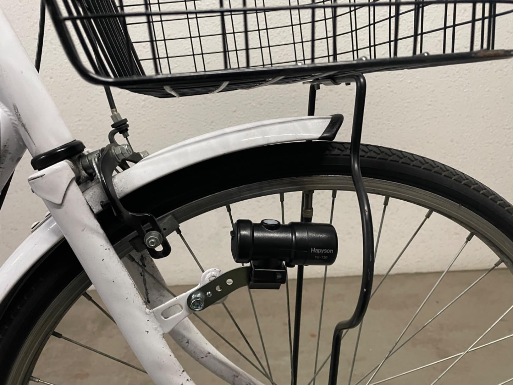 Amazon | ハピソン(Hapyson) 充電式スマートランプ（前フォーク取付用）YB-130 ブラック | ハピソン(Hapyson) | ヘッドライト