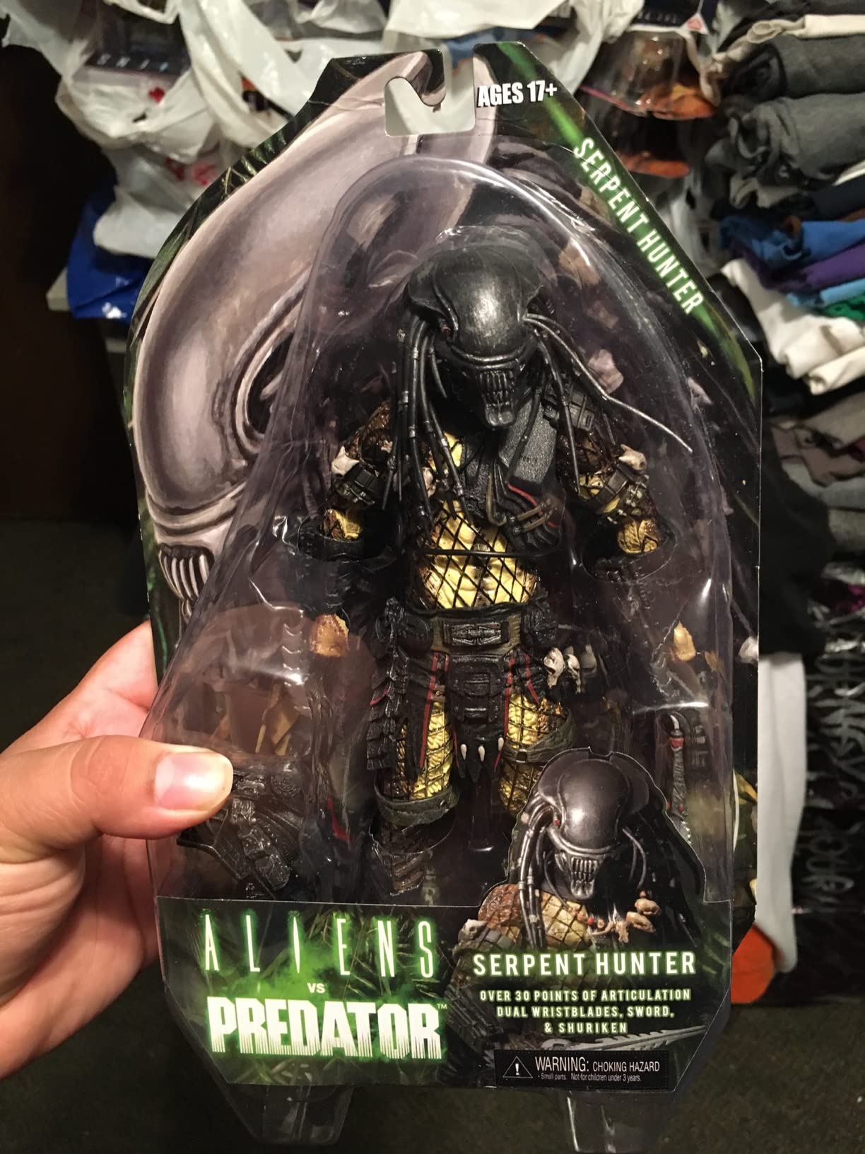 Amazon.com: NECA Predator Series 17 Serpent Hunter Action Figure, 7 ...