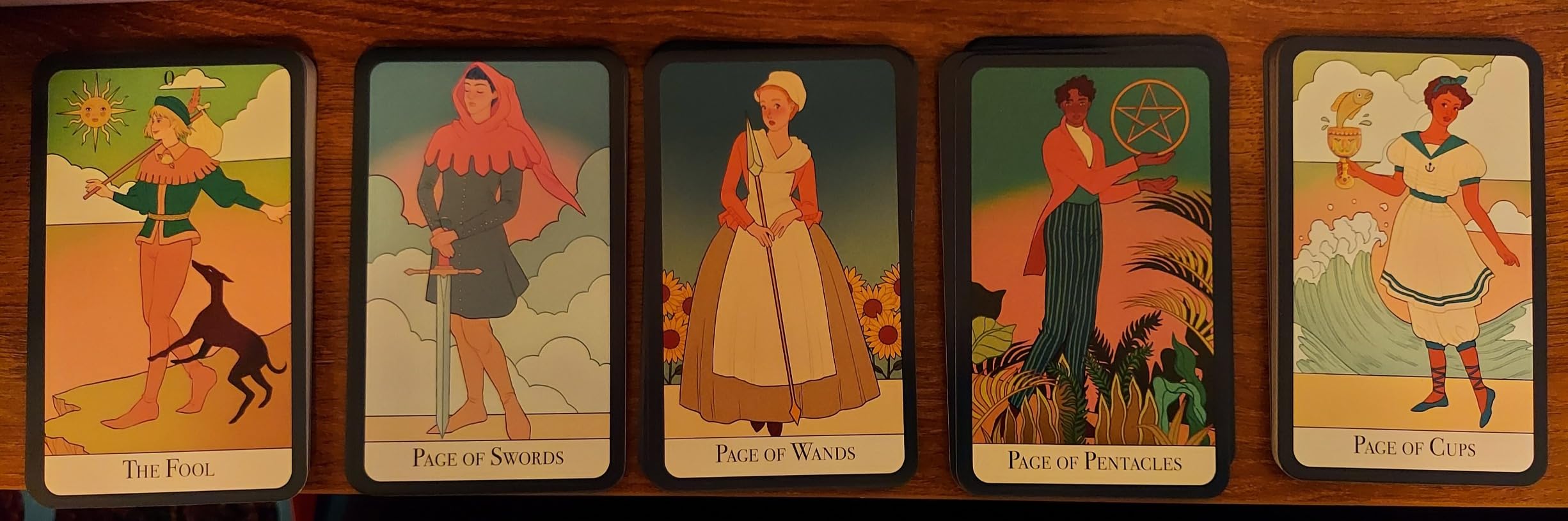 The Essential Tarot: A 78-Card Tarot Deck with Guidebook: Grinsnir ...