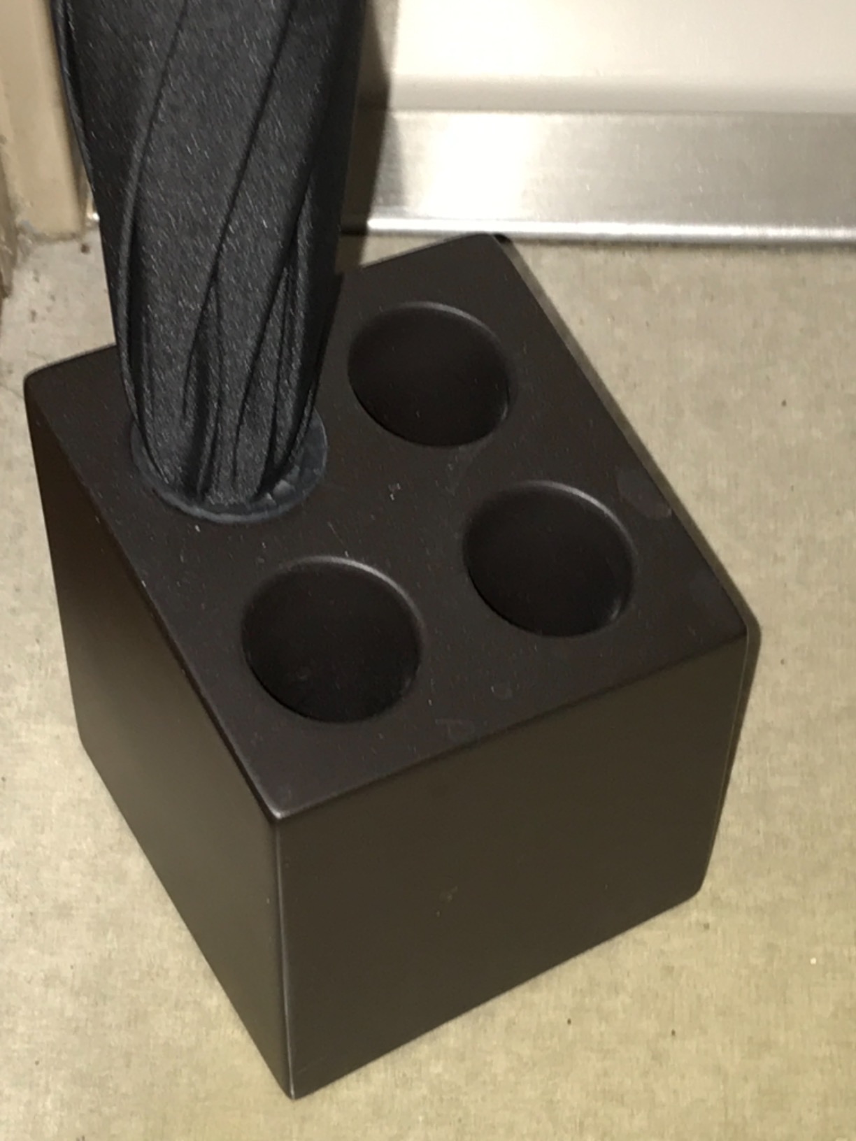 Amazon｜ideaco(イデアコ) 傘立て 4本挿し 幅9.3×奥行9.3×高さ12.3cm mini cube stone sand black (ミニキューブ ストーンサンドブラック ...