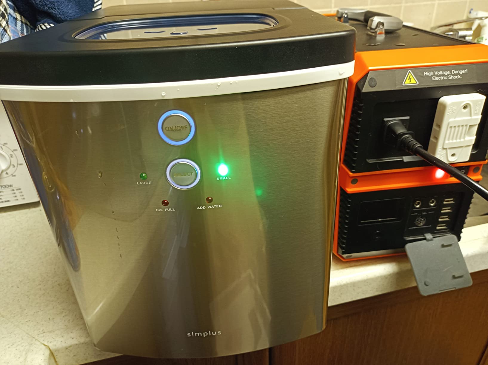 Amazon.co.jp: simplus シンプラス 製氷機 SP-CED01 製氷機 家庭用 高速 レジャー アウトドア バーベキュー 釣り レジャー アイスメーカー 氷 (マットグレー ...