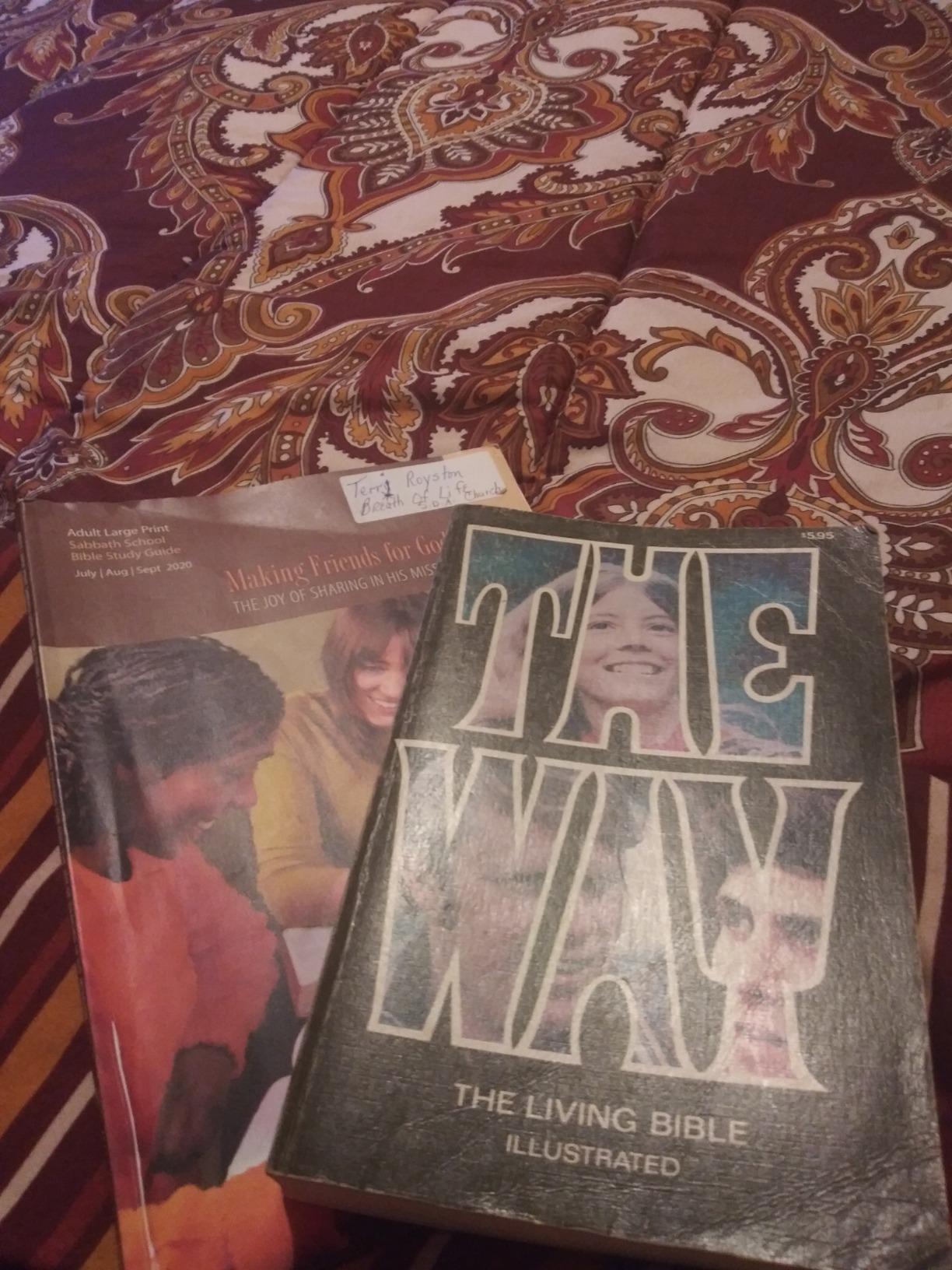 THE WAY: The Living Bible (Illustrated): Tyndale Publishing: Amazon.com ...