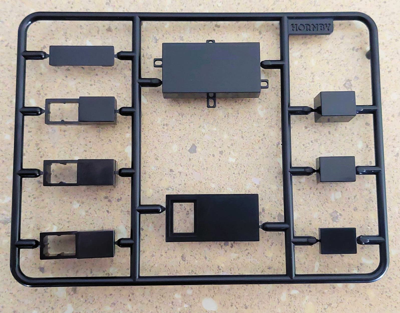 Hornby HM7000-8TXS: Bluetooth® & DCC Sound Decoder (8-pin) : Amazon.com ...