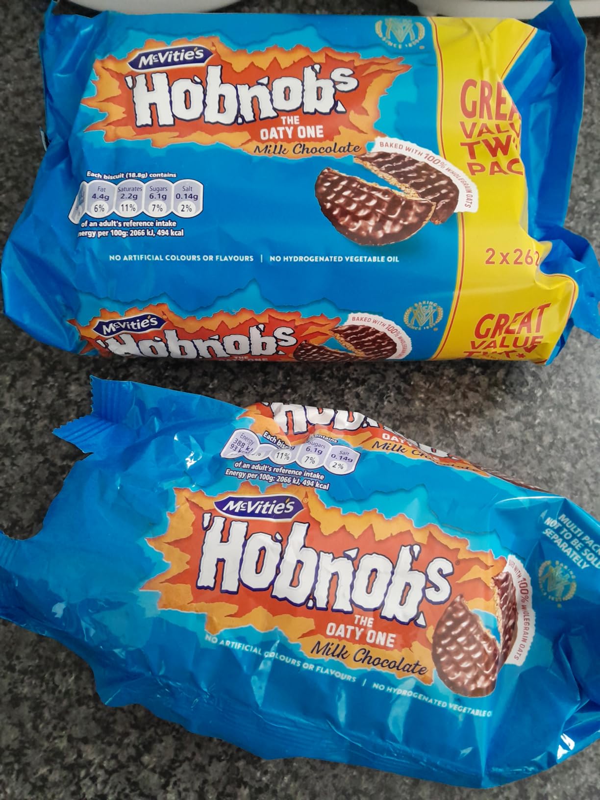 McVitie's Hobnobs Oaty Cream Chocolate Flavoured Biscuits, 160 g (Pack ...