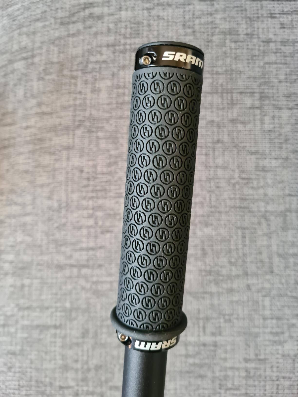 Sram MTB DH Silicone Locking Grips with Double Clamps and End Plugs ...