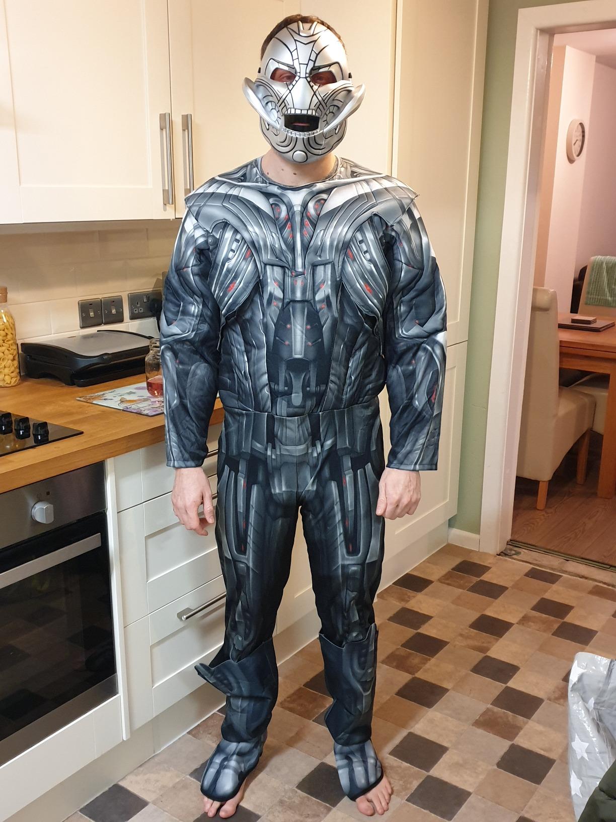 Adult Deluxe Ultron Avengers 2 Costume : Amazon.co.uk: Toys & Games