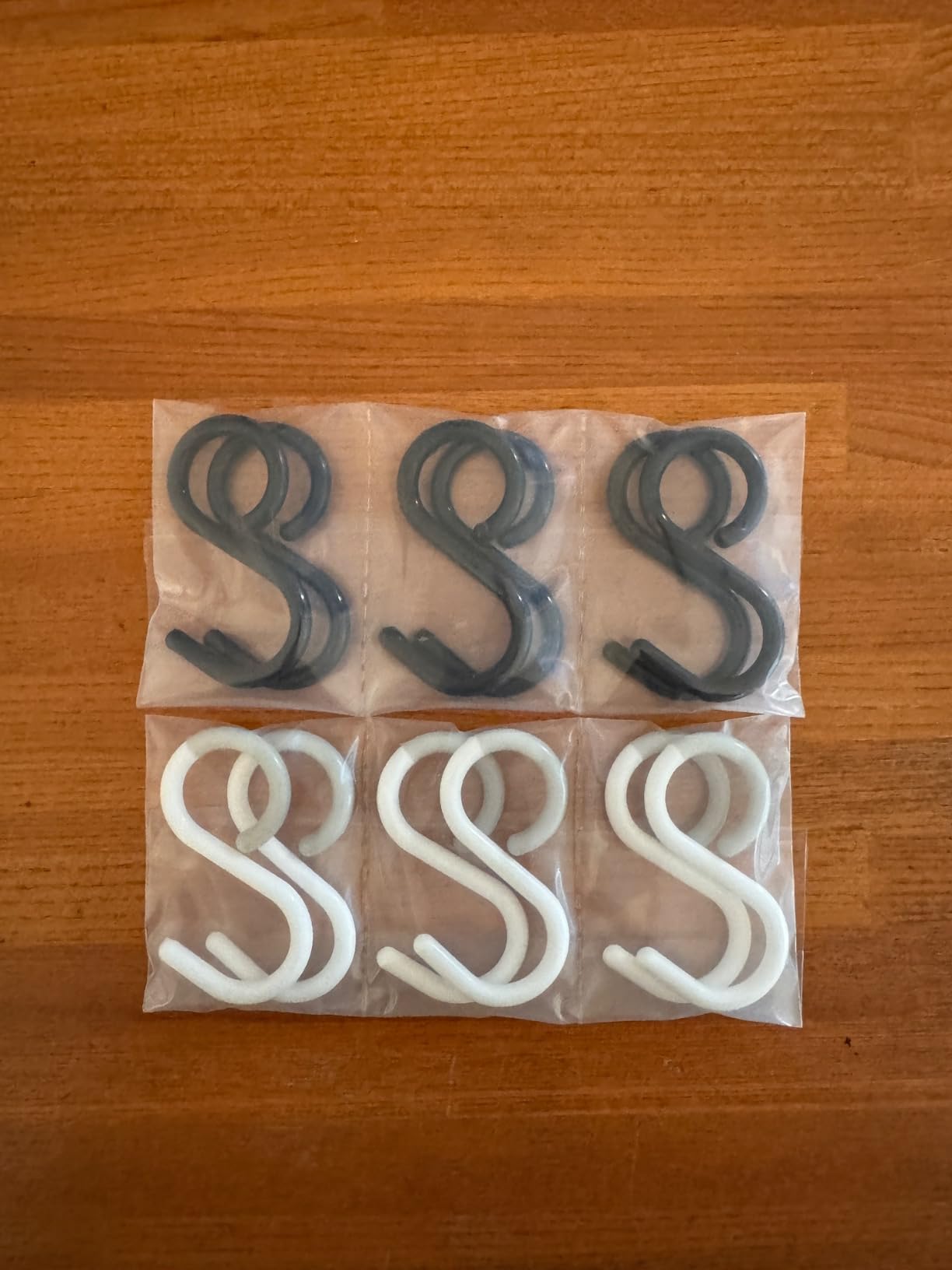 Amazon | MINBOOT s字フック 落ちない 12個セット（黒6枚、白6枚） お風呂 収納 sカン キッチン 屋外 室内小物掛け 柔軟性素材 錆びない 汎用フック | S字フック