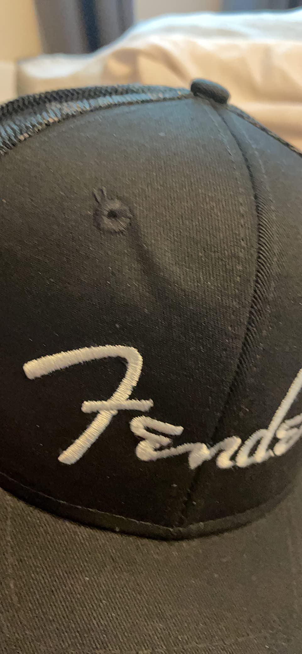 Amazon.com: Fender Logo Trucker Hat, Black with Silver Thread ...