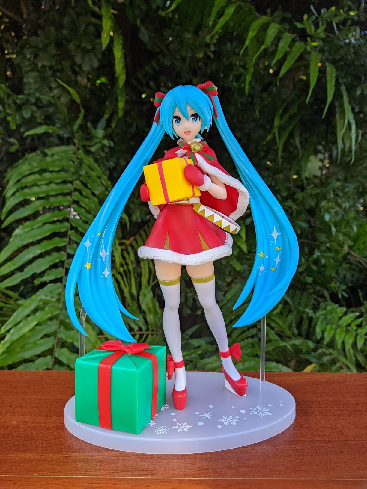 Amazon.com: Sega Hatsune Miku Super Premium Action Figure Christmas ...