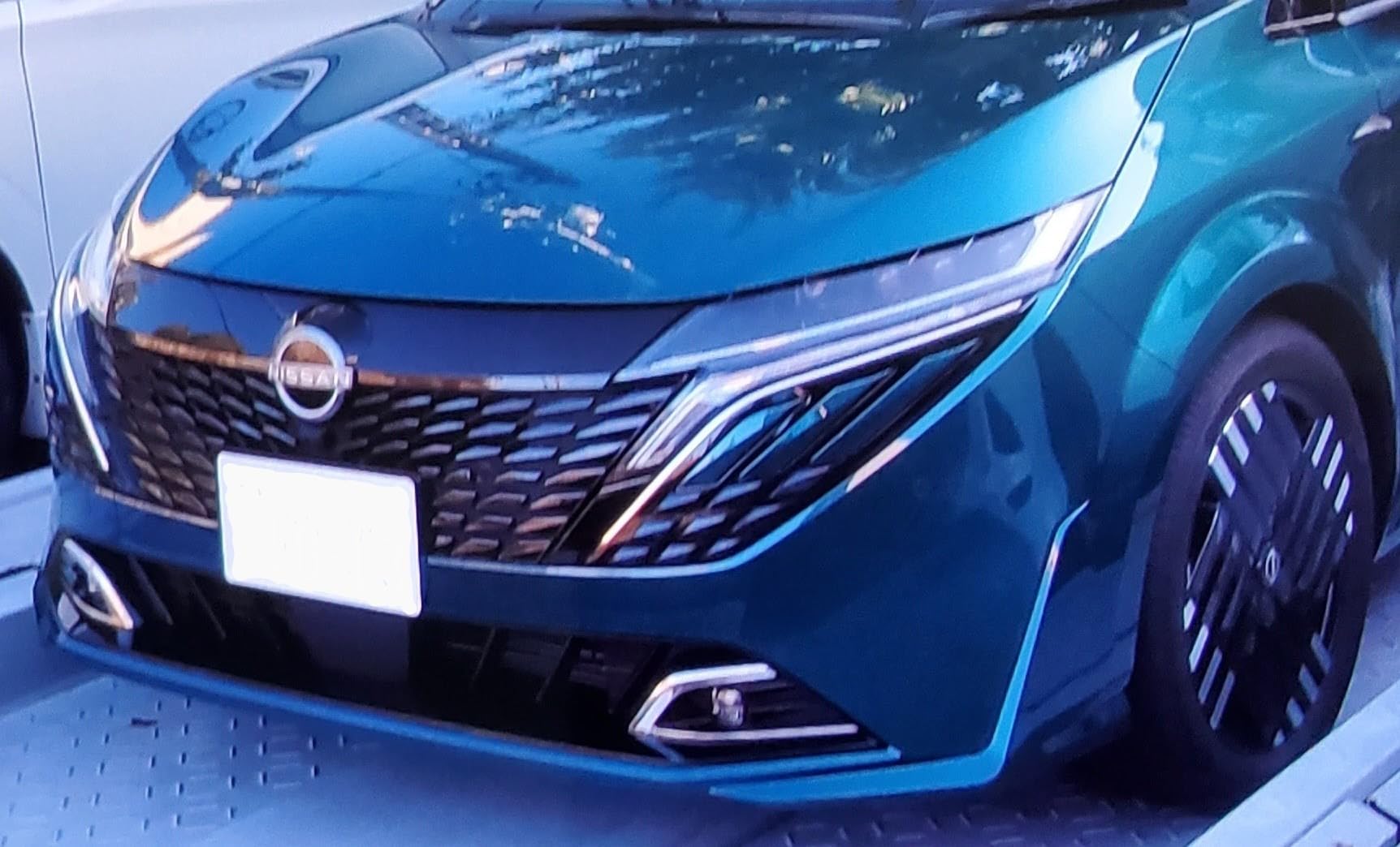 Amazon | 【エコーズプロダクト】オーラ FE13 MC後専用 フロントフォグガーニッシュ 2PCS 鏡面仕上 2024マイナーチェンジ後専用 パーツ アクセサリー ドレスアップ ...