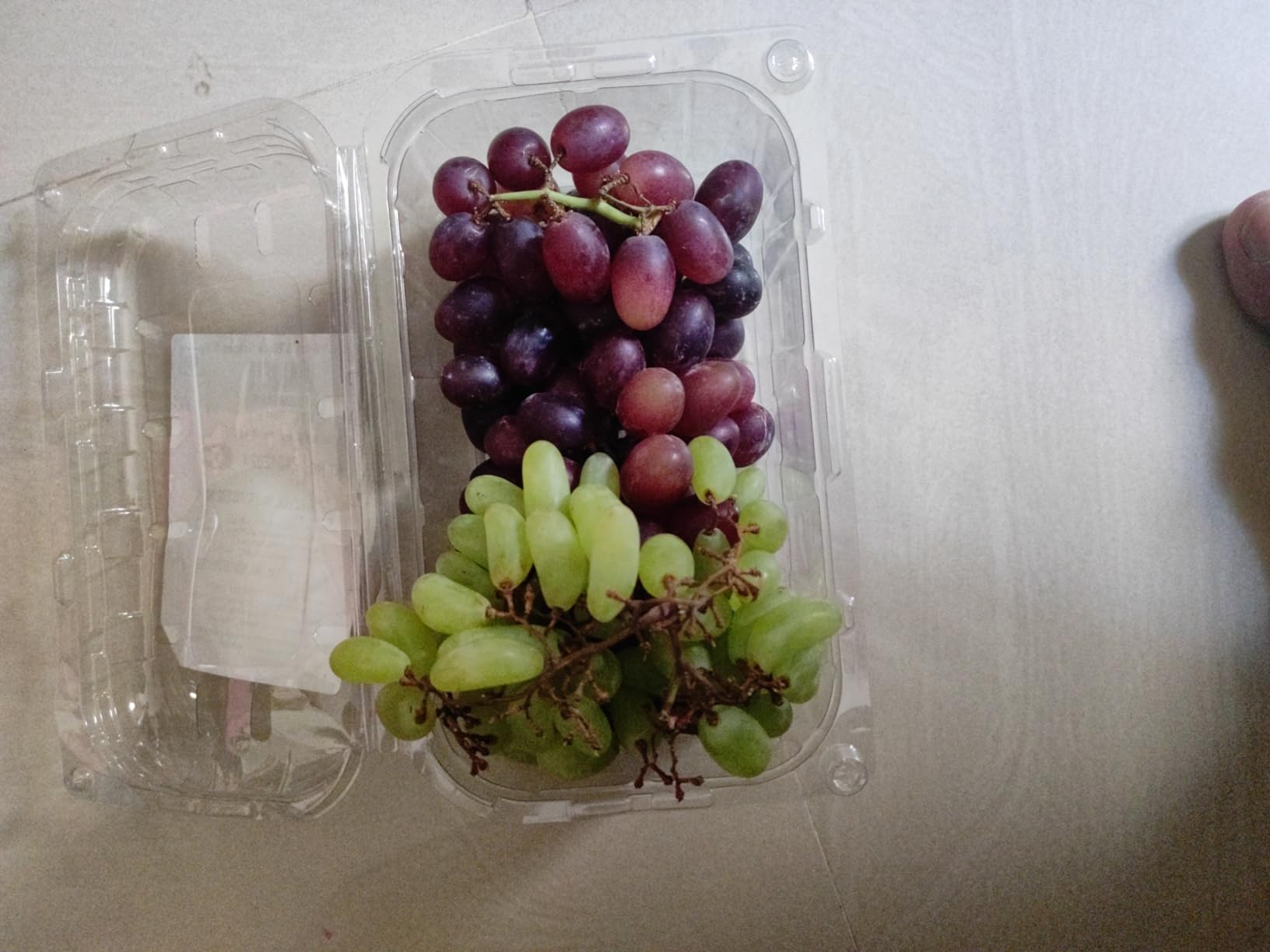 Fresh Grapes Combo (Green & Black) Pack, 500gram, fresh : Amazon.in ...