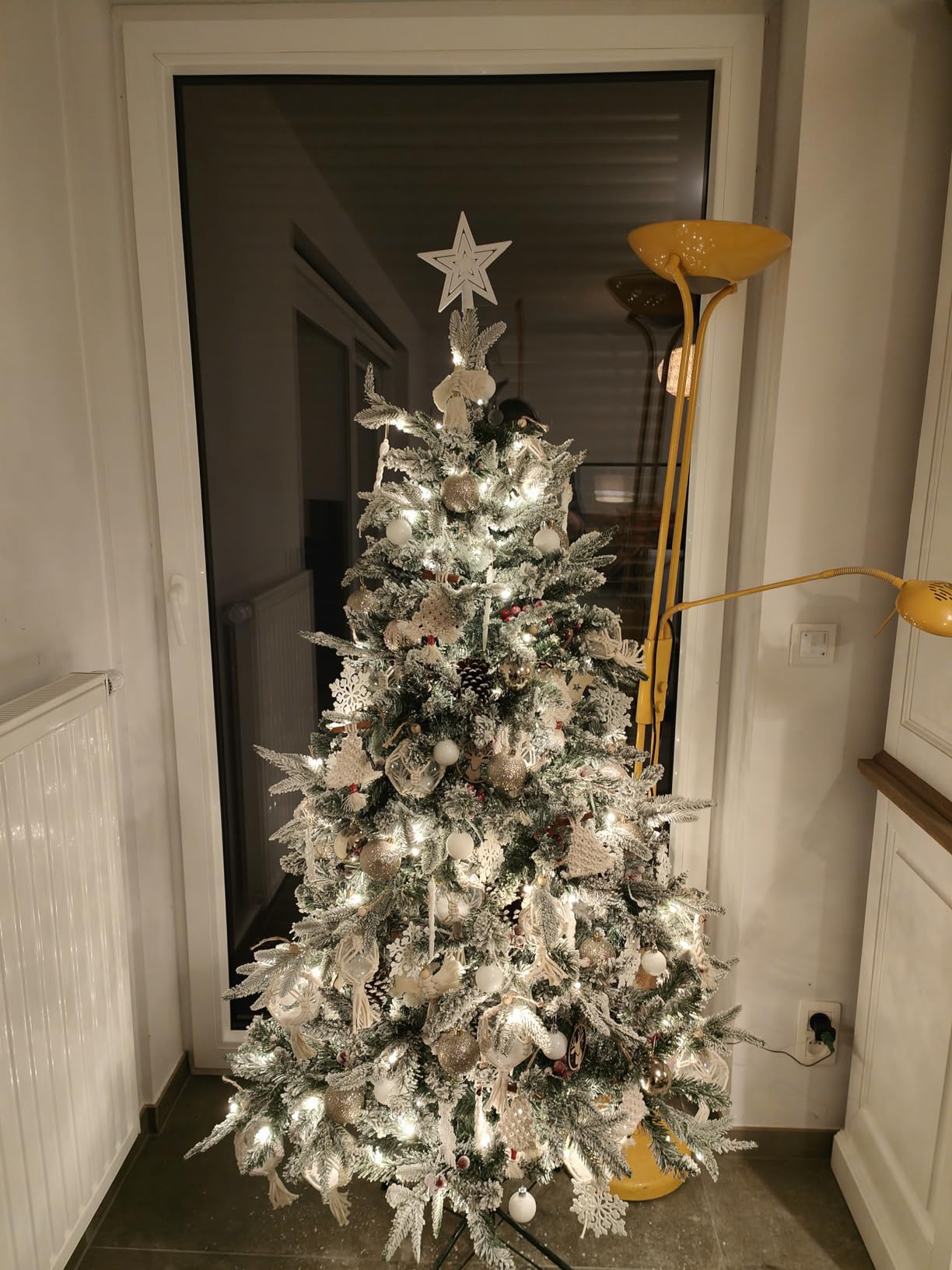 DEWUR Sapin de Noël artificiel avec éclairage 180 cm avec neige et 91 ...