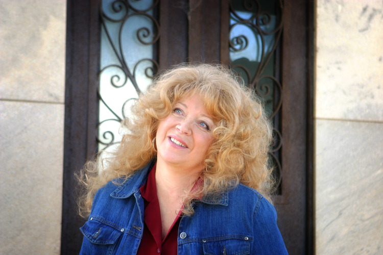 Amazon.com: Sandra Elzie: books, biography, latest update