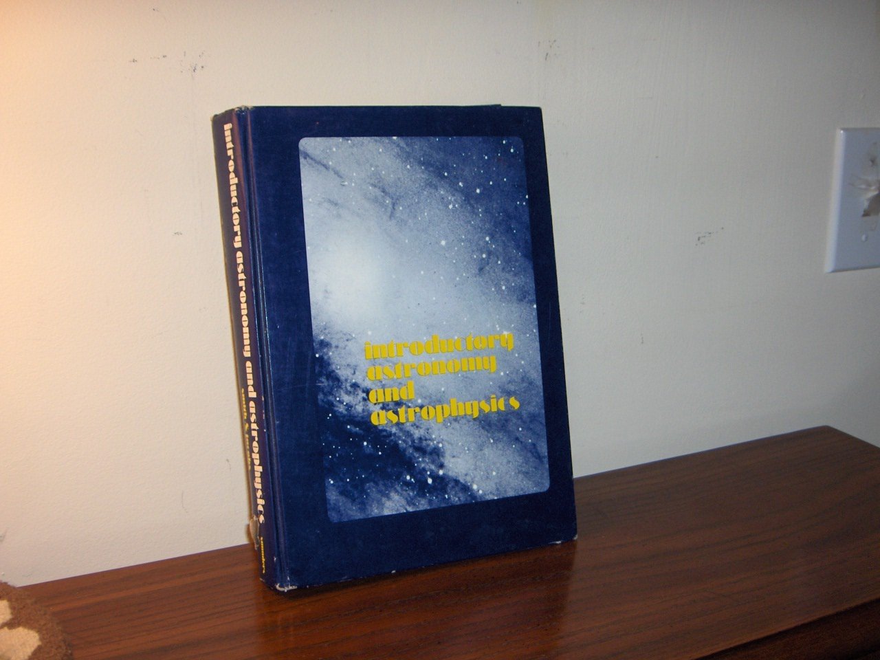 Introductory Astronomy and Astrophysics: SMITH, Elske v.P. and Kenneth ...