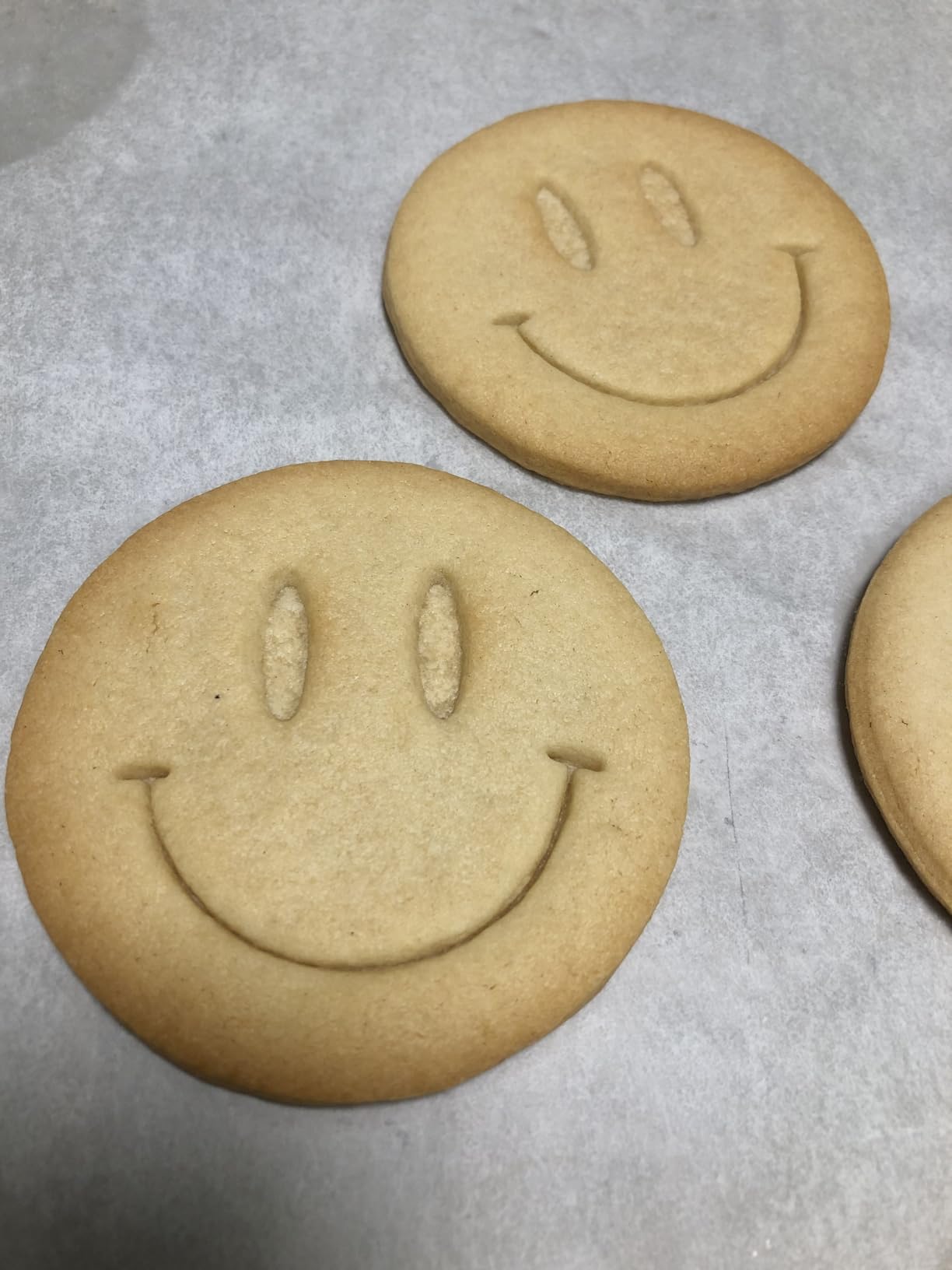 Amazon.com: Flower Groovy Smiley Face Cookie Cutter & Stamp : Handmade ...