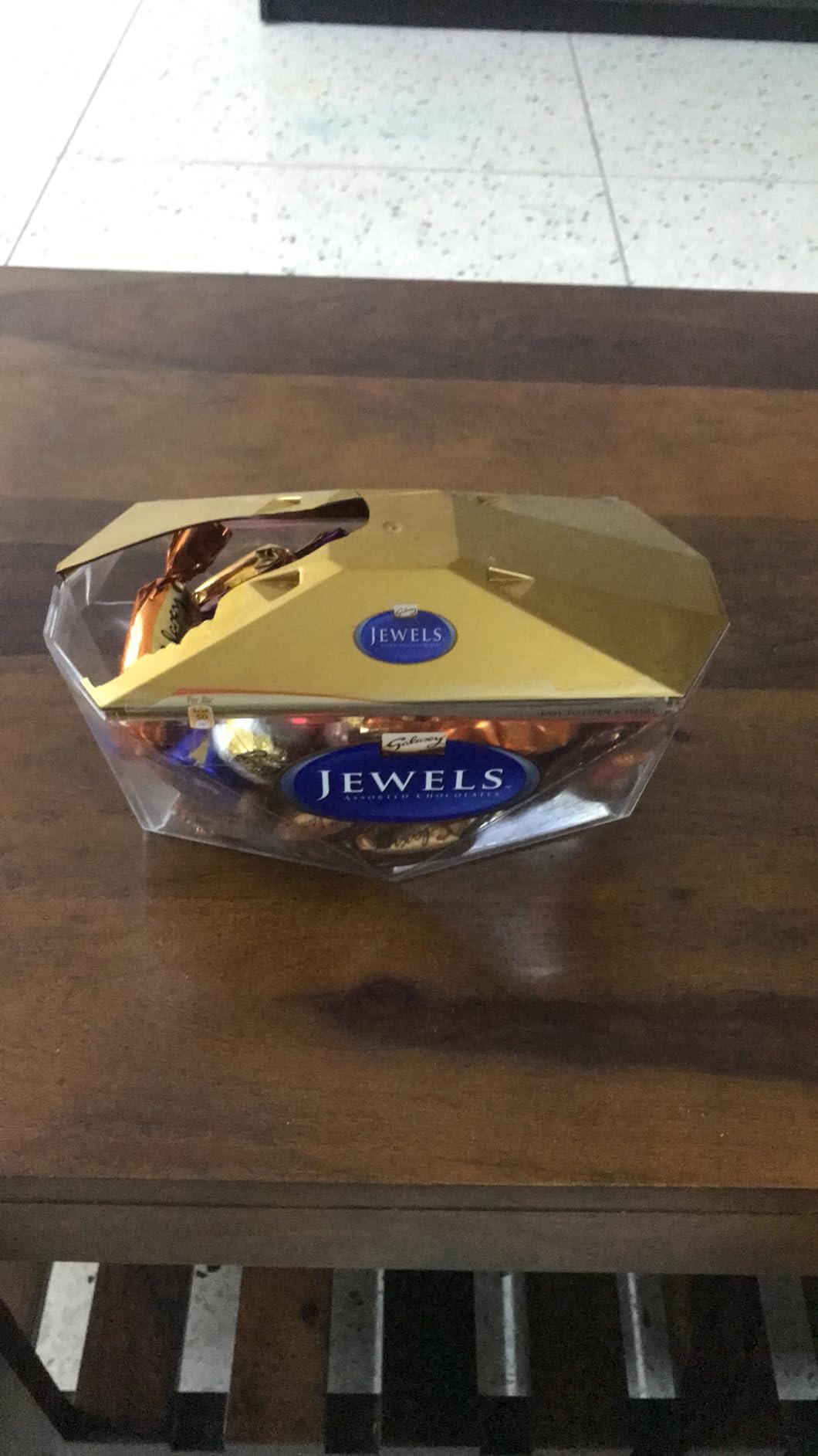 Galaxy Jewels Assorted Chocolate Gift Box 400 Grams : Amazon.in ...