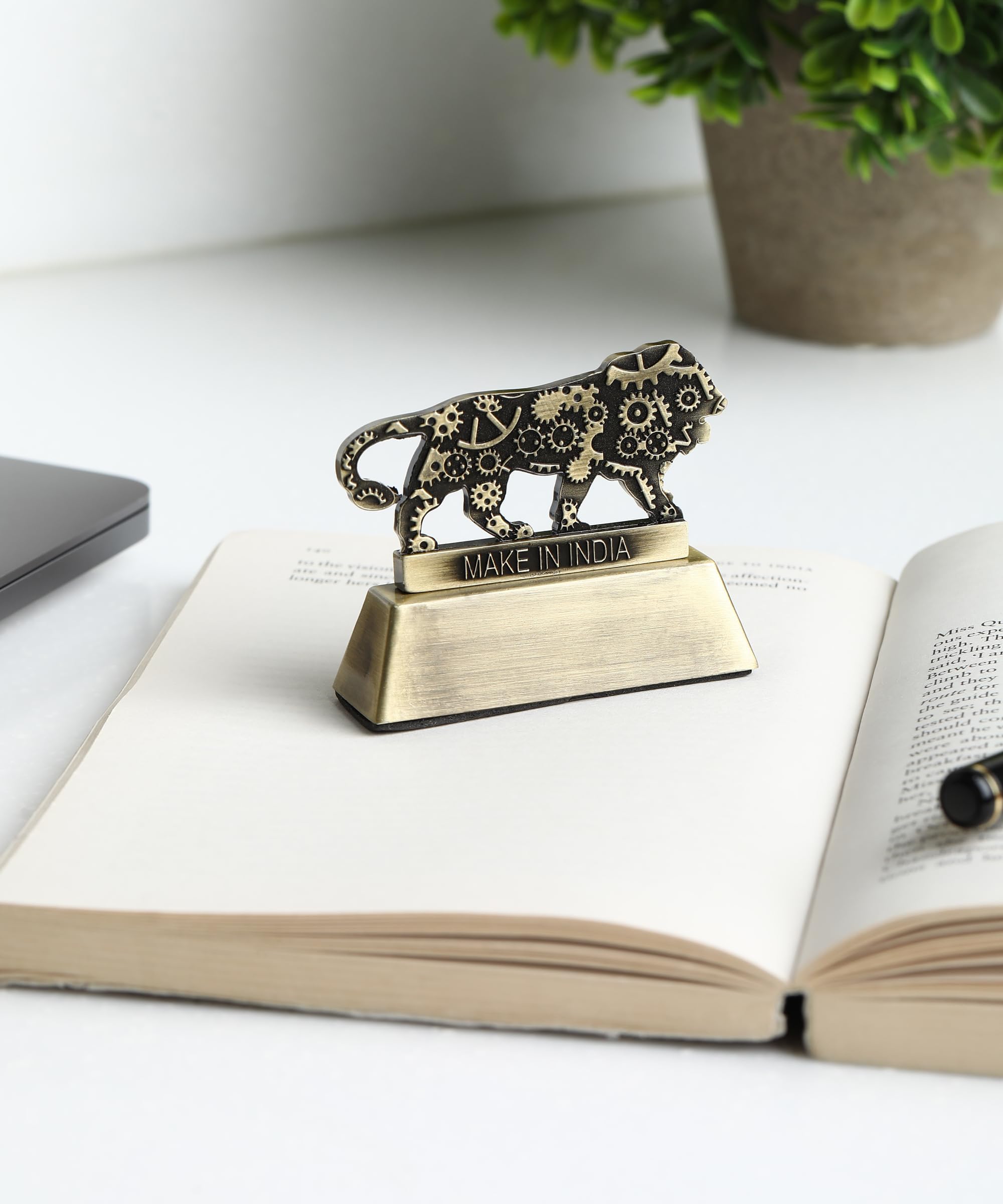 ZAHEPA Metal Paper Weight for Office Table - Make in India Themed ...