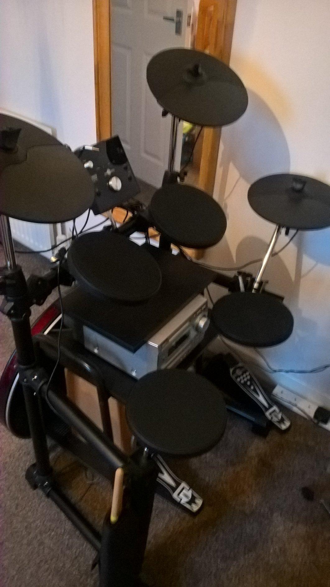 Compact Electronic Drum Kit with Headphones Digital Drums 400 : Amazon ...