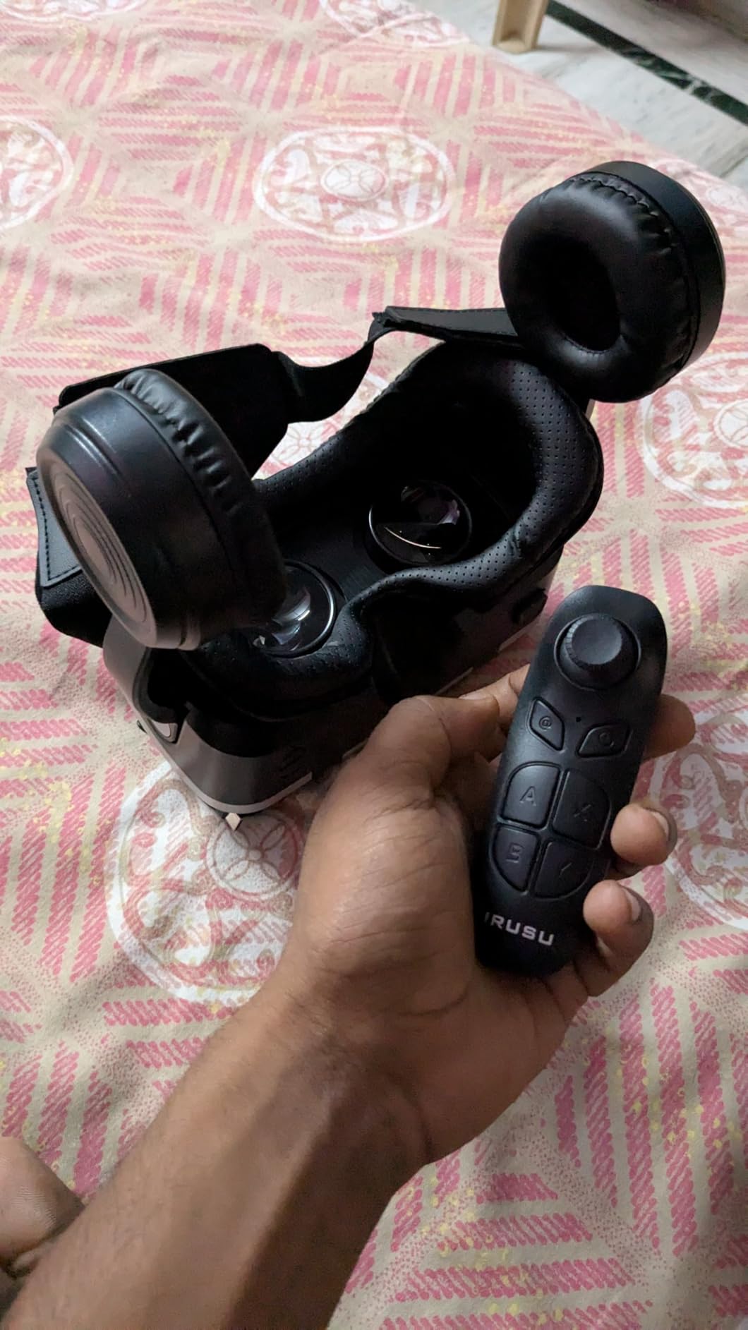 Irusu Play VR Ultra VR Headset for Mobiles | VR Set with Adjustable ...