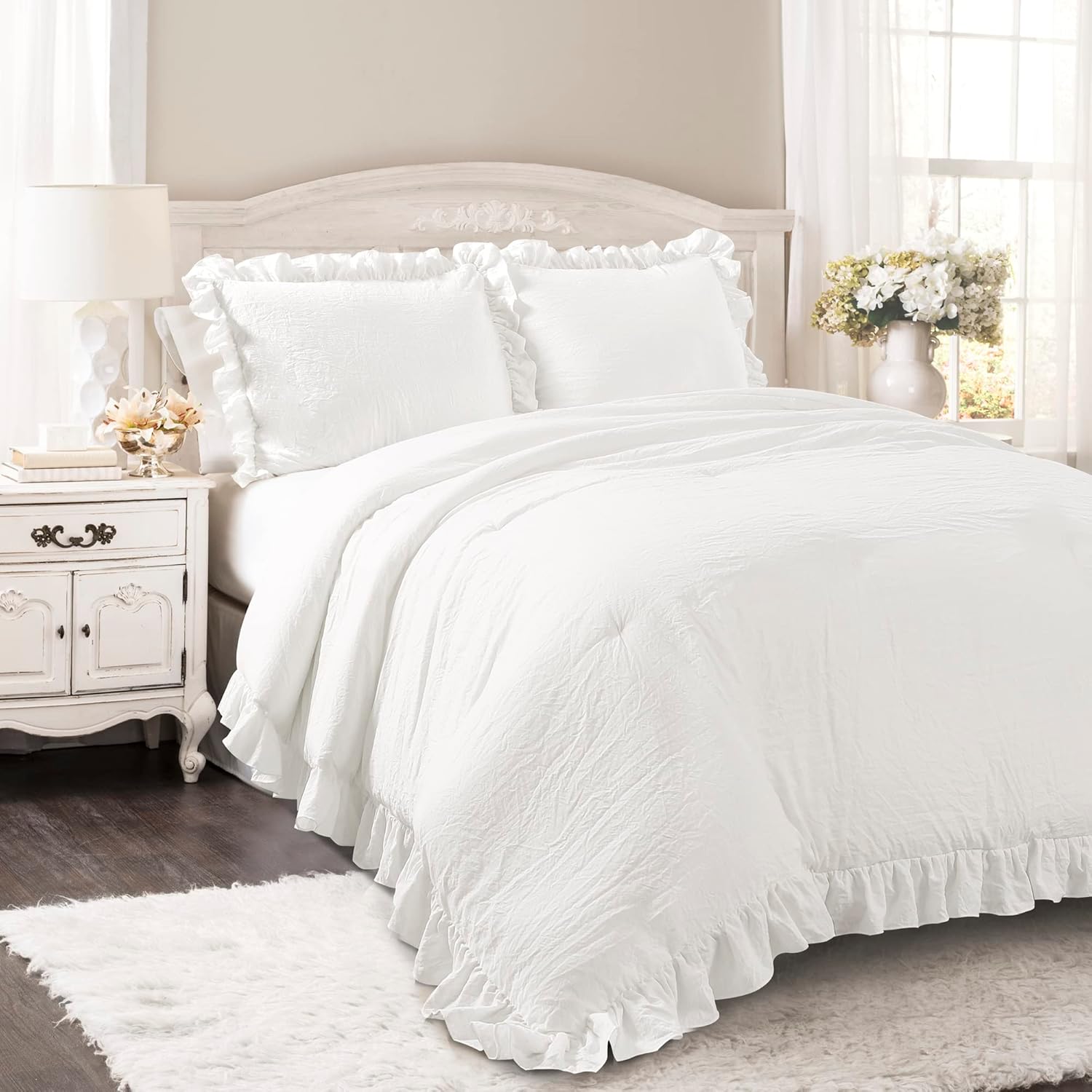 Amazon.com: Lush Decor Reyna Ruffle Comforter Set - 3 Piece Full/Queen ...