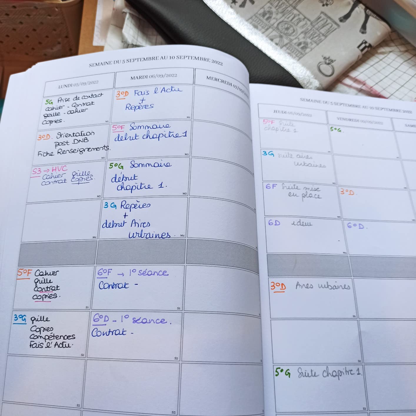 Amazon.fr - L'AGENDA DE L'ENSEIGNANT - Carnet de bord / Planner pour ...
