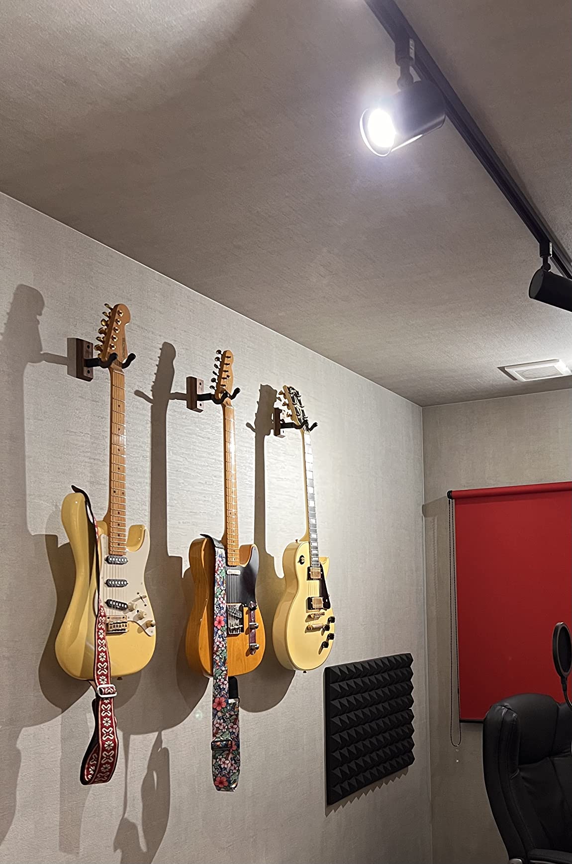 Amazon.co.jp: String Swing - CC01K - アコースティックギター＆エレキギター用壁掛けギターハンガー＆取付用ブラケットホルダーブラックウォールナット : 楽器・音響機器