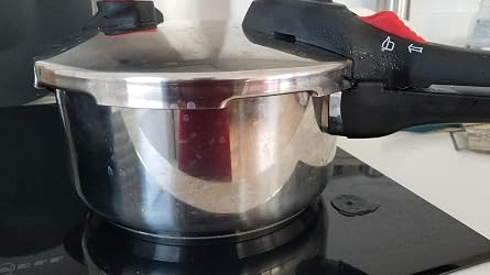 Amazon Basics Stainless Steel Pressure Cooker, 4 Litre, Silver : Amazon ...