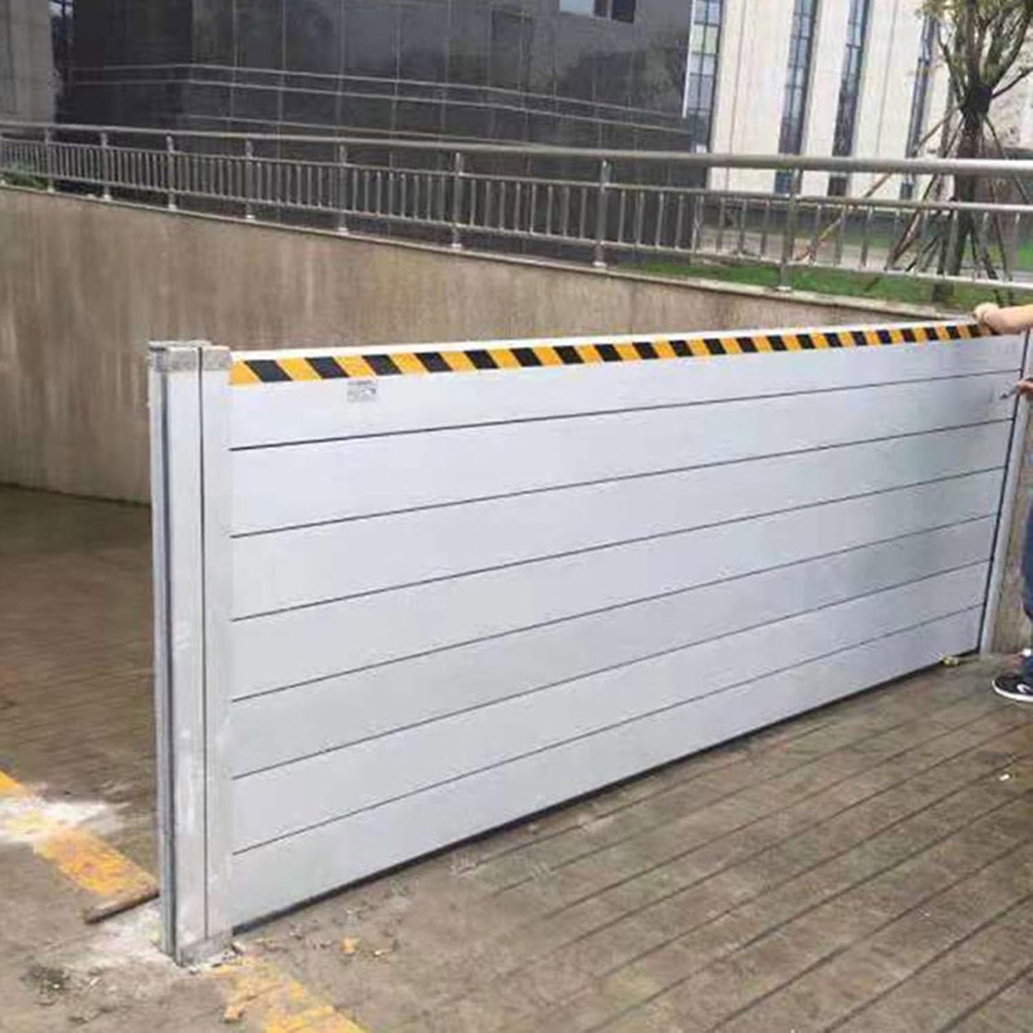 Amazon.com: Heavy Duty Water Flood Control Shield Reusable Aluminum ...