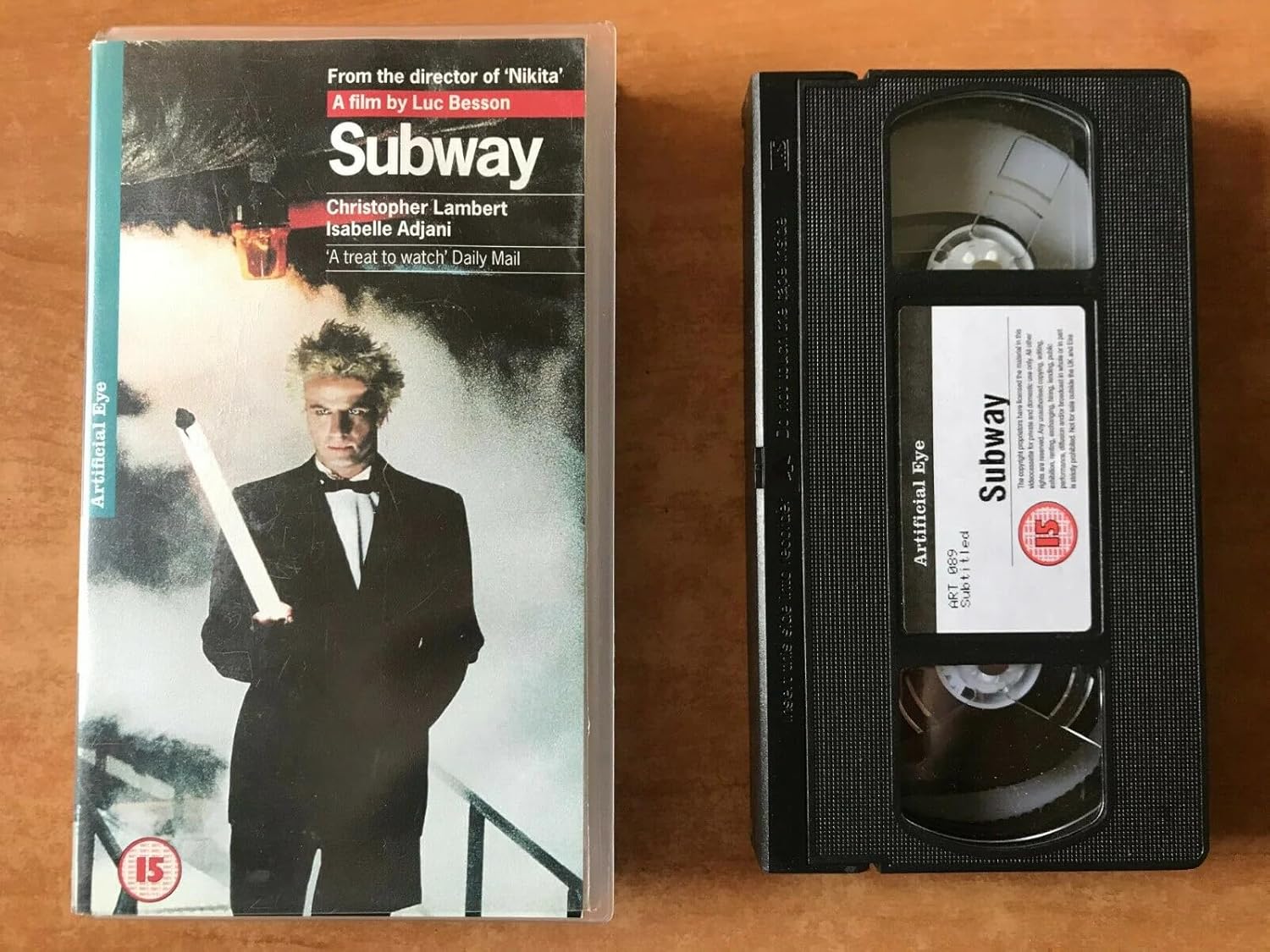 Subway [VHS]: Amazon.de: Isabelle Adjani, Christopher Lambert, Luc ...