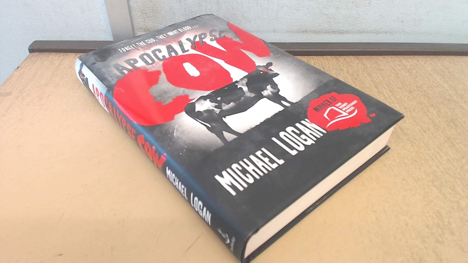 Apocalypse Cow : Logan, Michael: Amazon.co.uk: Books