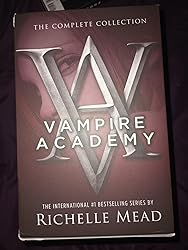 Amazon.com: Vampire Academy Box Set 1-6: 9781595147585: Mead, Richelle ...