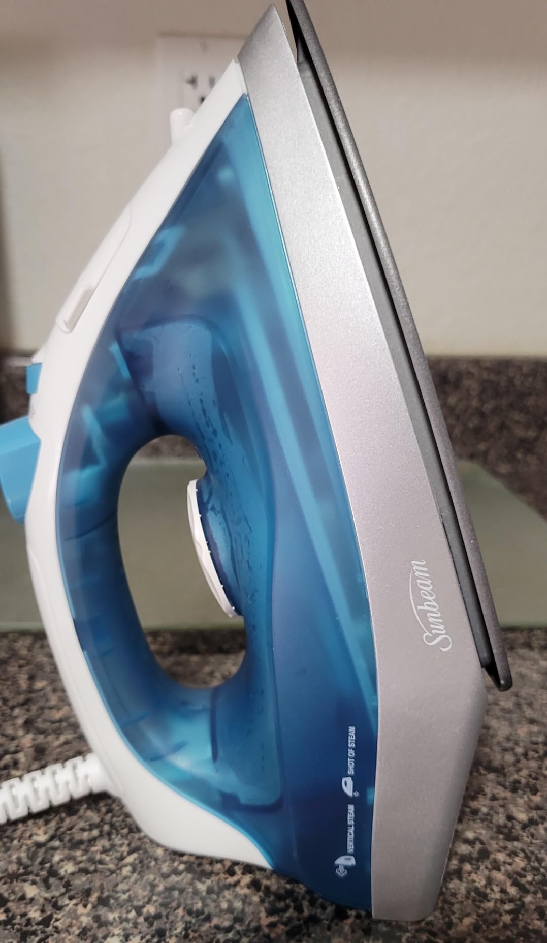 Amazon.com: Sunbeam Compact Steam Iron, 1200 Watts, Non-Stick Soleplate ...