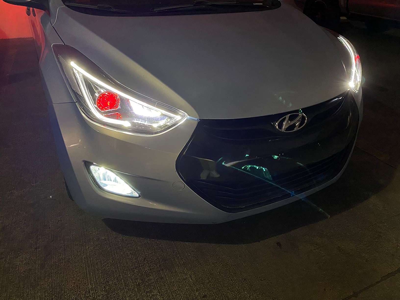 2013 Hyundai Elantra Headlight Bulb Wallpaper For Android