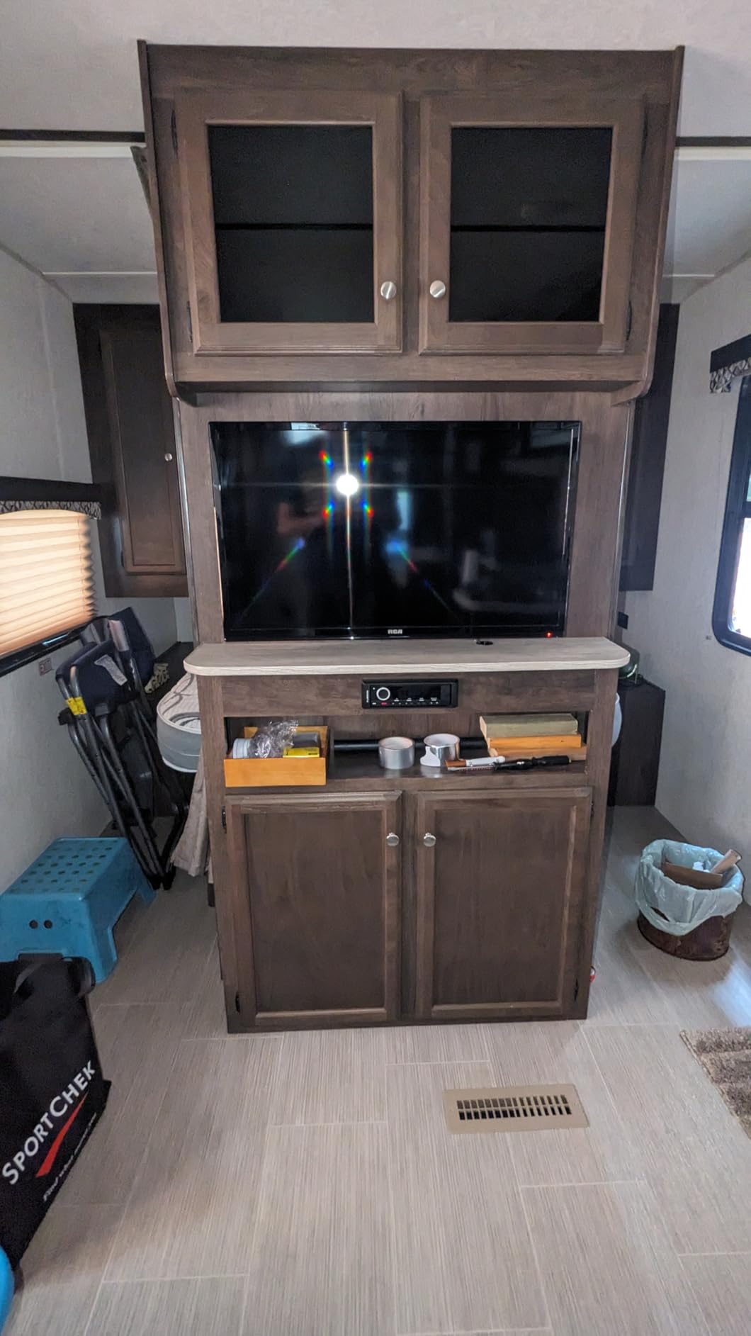 Mounting Dream RV TV Wall Mount for 17-43 Inch TV, Full Motion Lockable ...