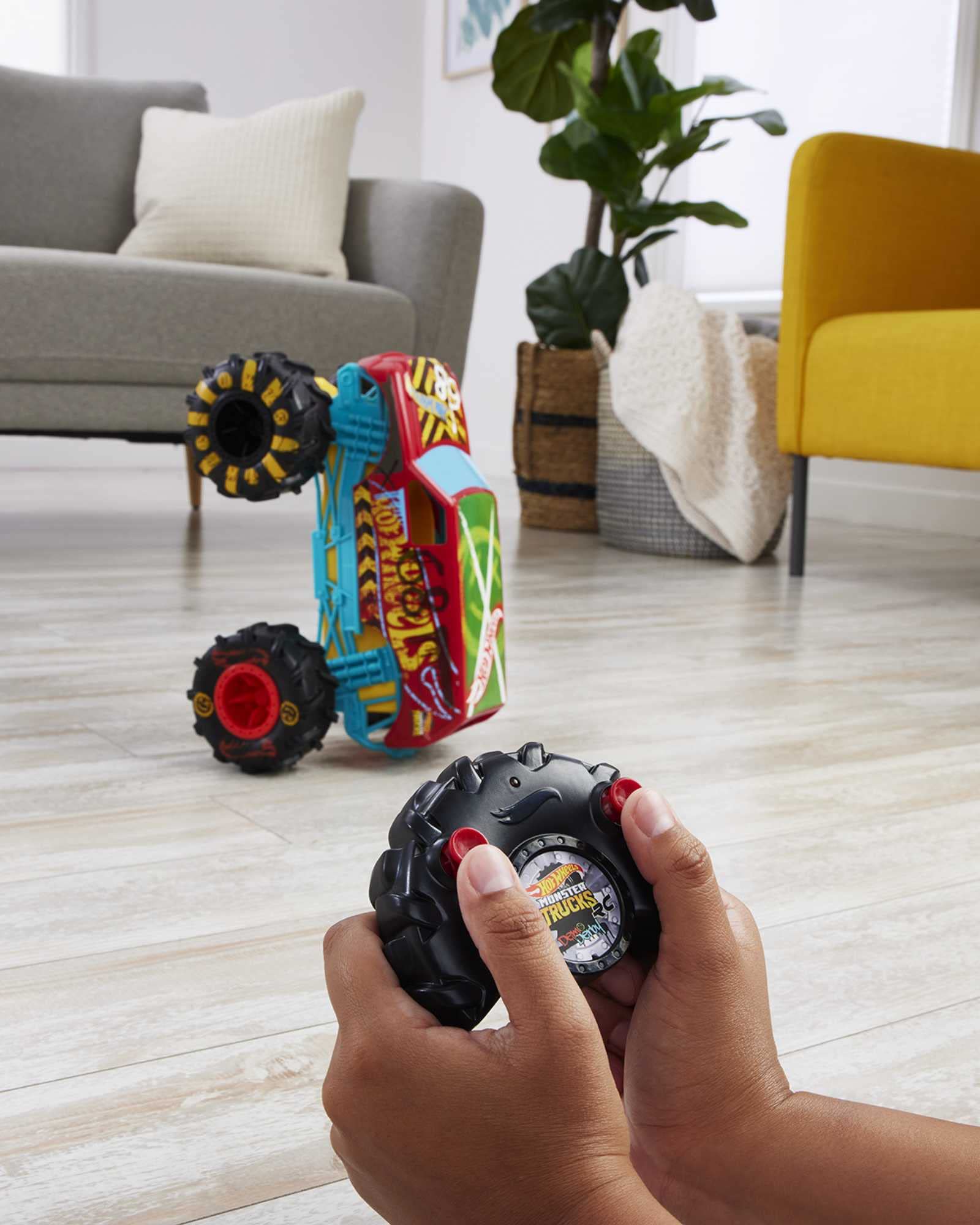 Snapklik.com : Hot Wheels RC Monster Trucks HW Demo Derby In 1:15 Scale ...