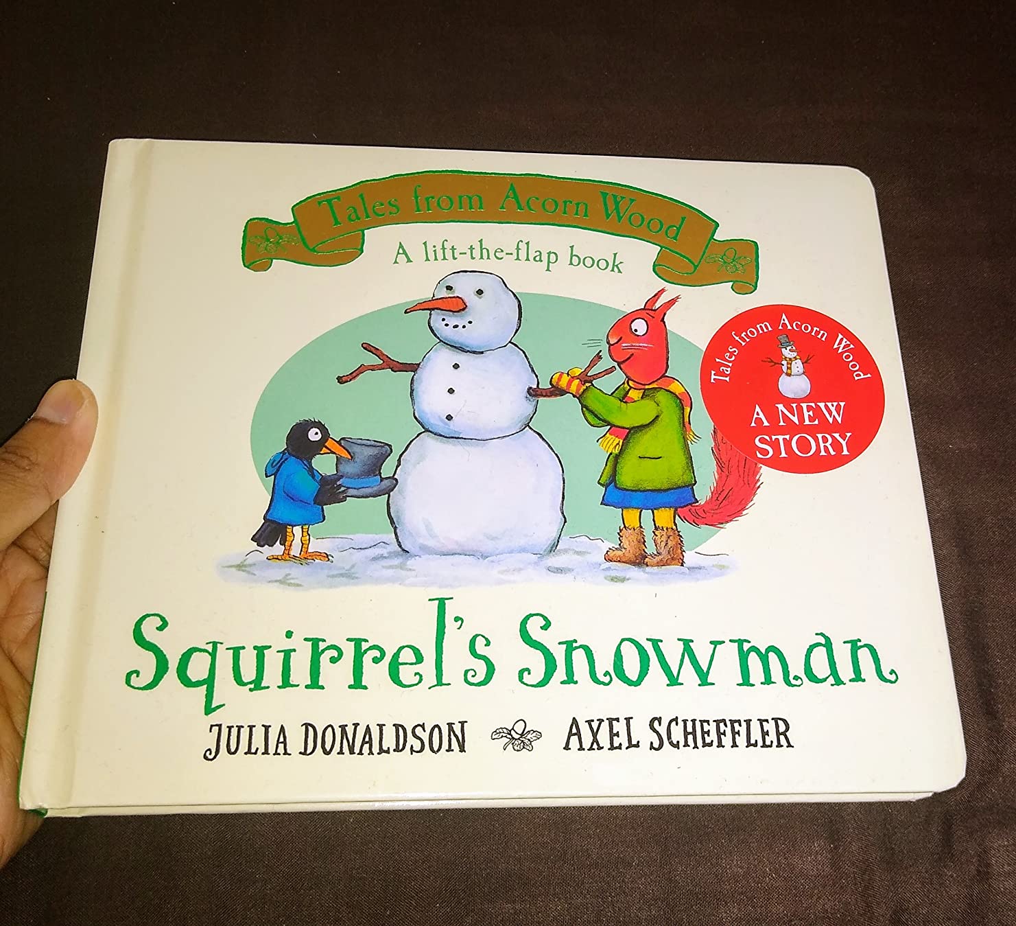 Squirrel's Snowman: A Festive Lift-the-flap Story (Tales From Acorn ...