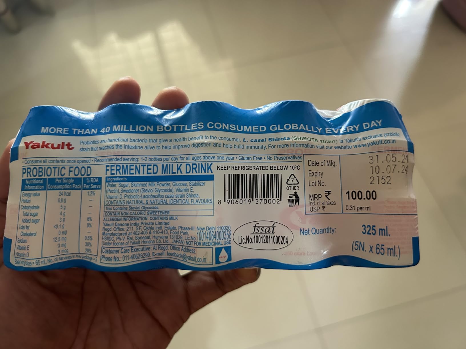 Yakult Light Probiotic Drink, Light Bottle, 65 ml | Pack of 5 : Amazon ...