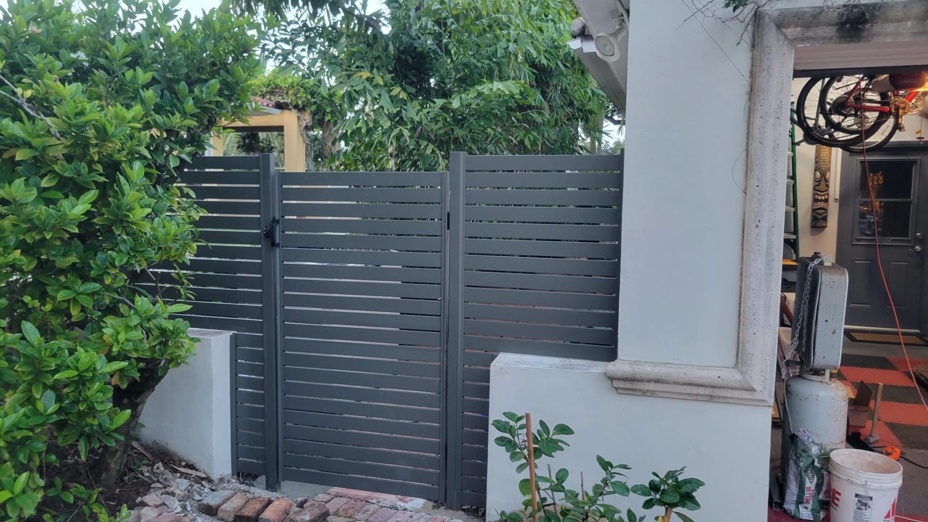 Amazon.com : Stratco Aluminum Slat Fence Gate 71" High x 40" Wide ...