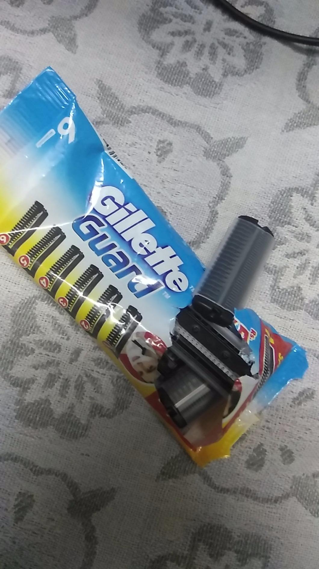 Gillette Guard Manual Shaving Razor Blades - 6 Cartridges, Men : Amazon ...