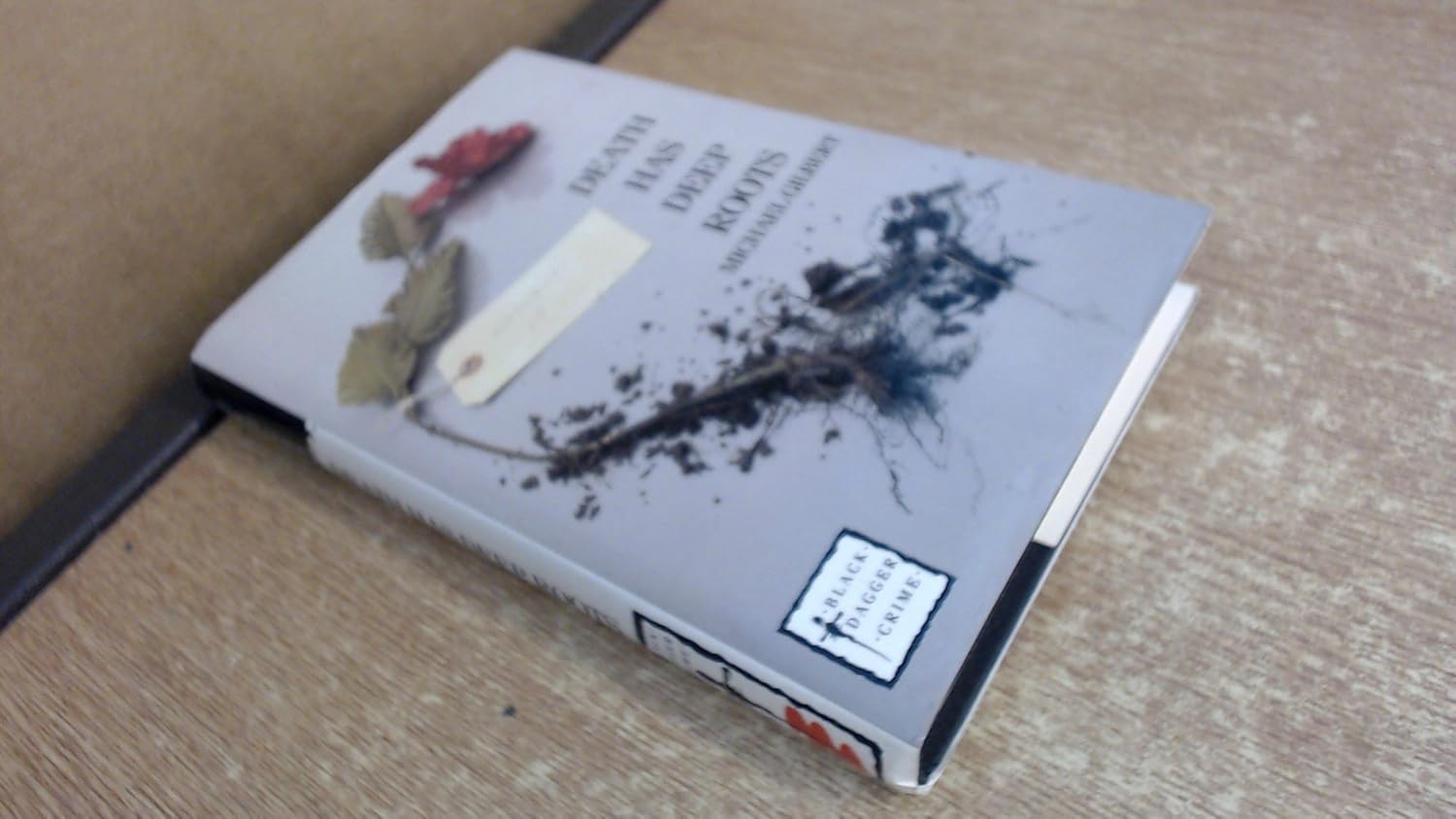 Death Has Deep Roots (Black Dagger Crime Series): Gilbert, Michael ...