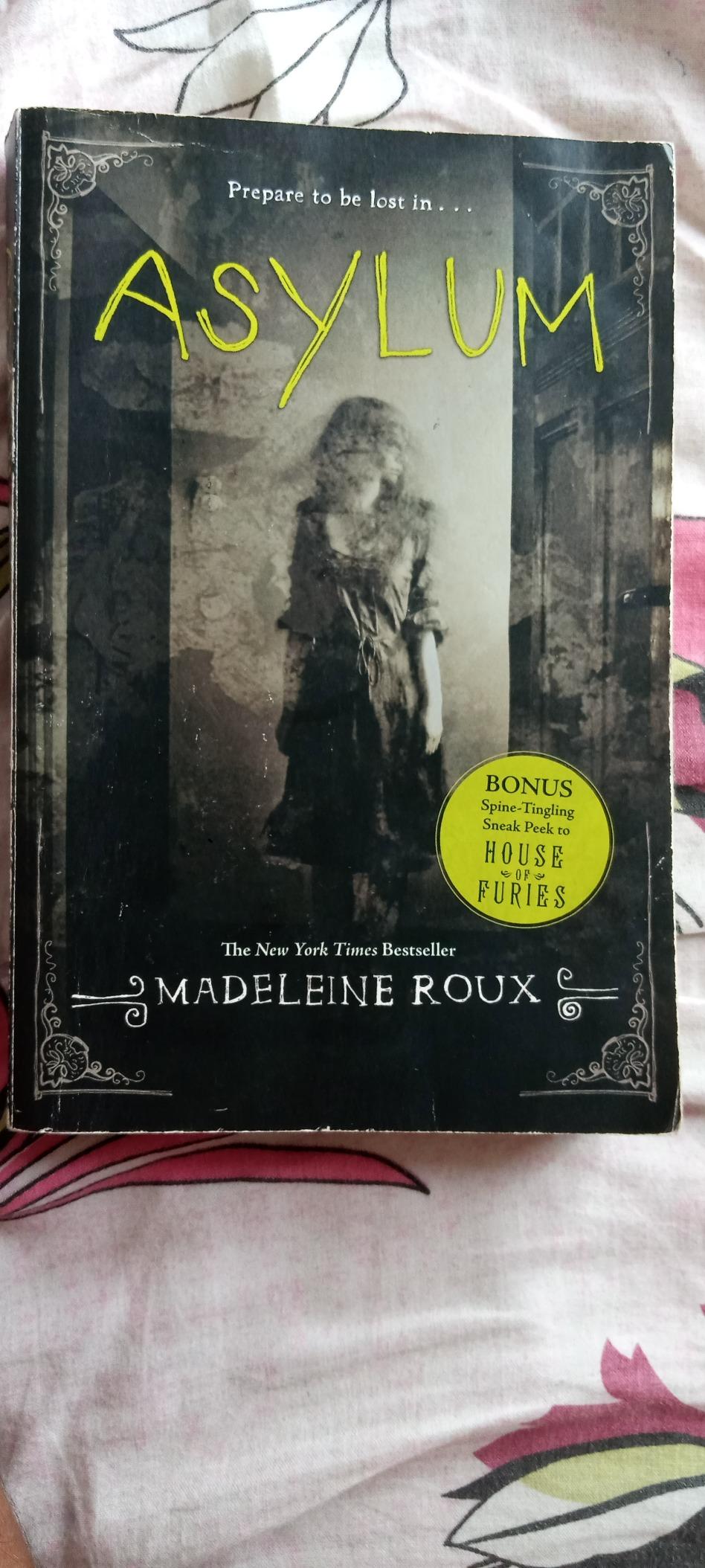 Asylum (Asylum, 1) : Roux, Madeleine: Amazon.in: Books