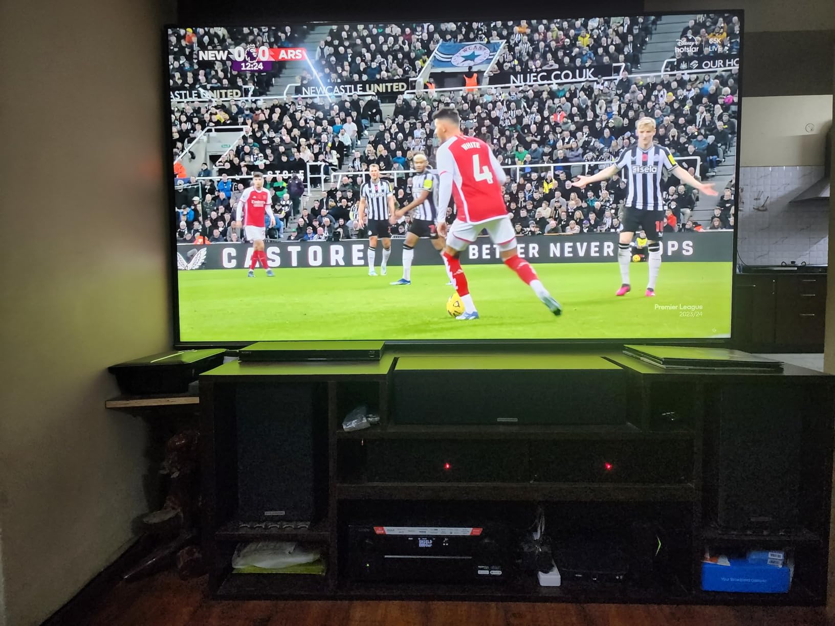 Vu 215 cms (85 inches) Masterpiece Series 4K Ultra HD Smart QLED TV 85QV (Jetplane Grey ...